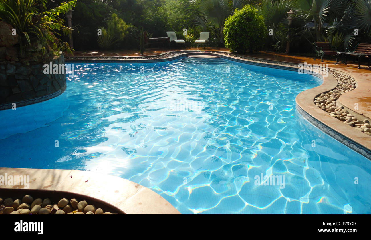 Clear blue water hi-res stock photography and images - Alamy