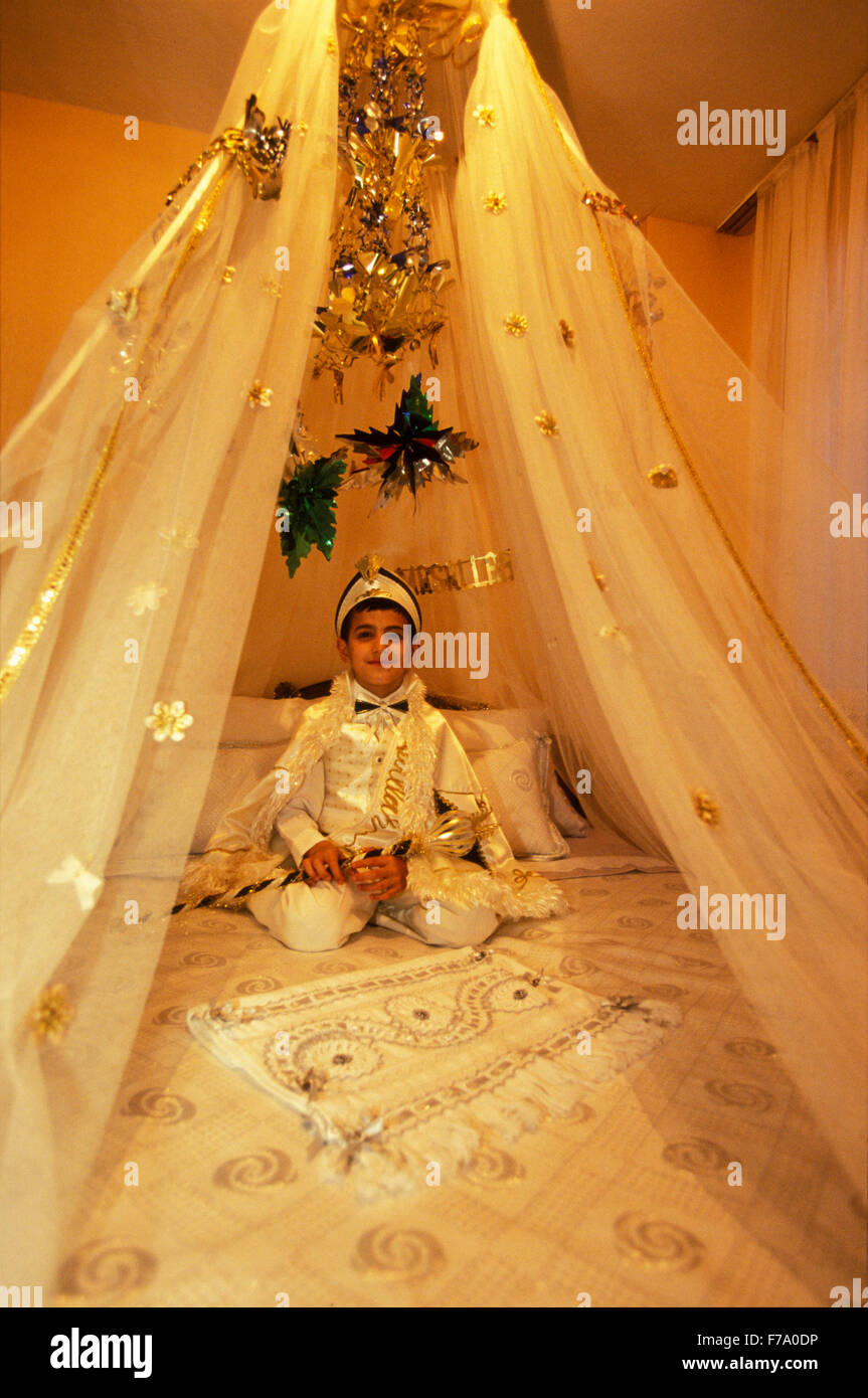 Sunnet ceremony clothing hi-res stock photography and images - Alamy