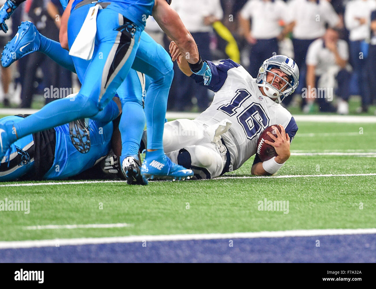 Arlington, Texas, USA. 26th November, 2015.Dallas Cowboys quarterback ...