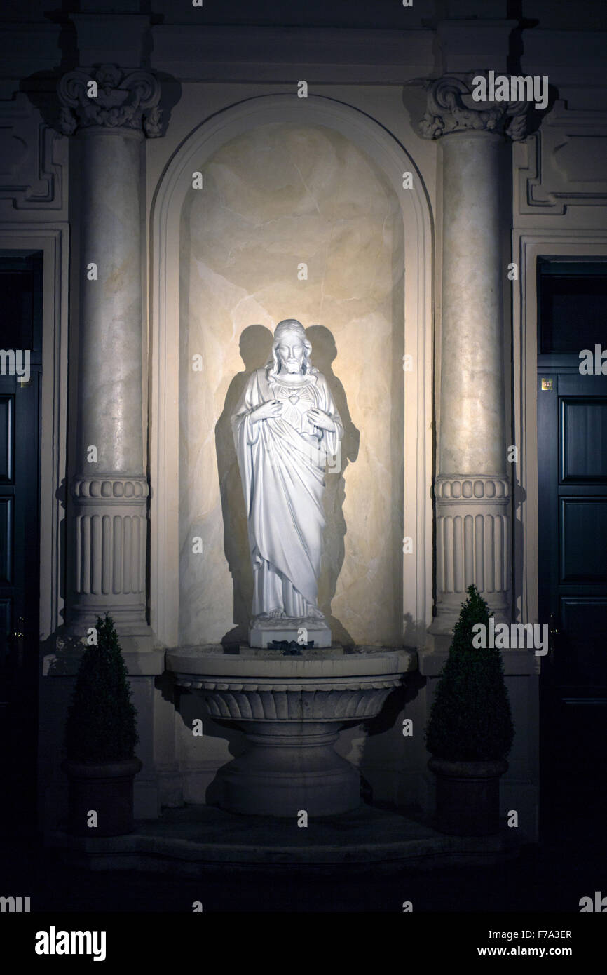 Vienna statue of Jesus Christ lit up at night Stock Photo - Alamy