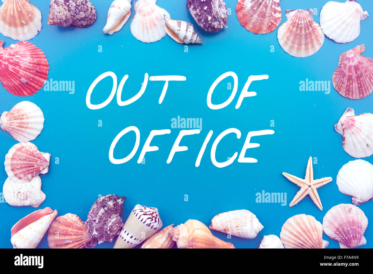 Out of office holiday hi-res stock photography and images - Alamy