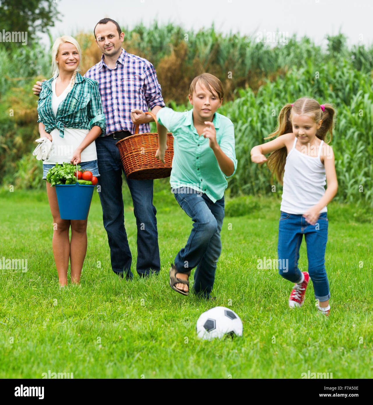 American football mom hi-res stock photography and images - Alamy