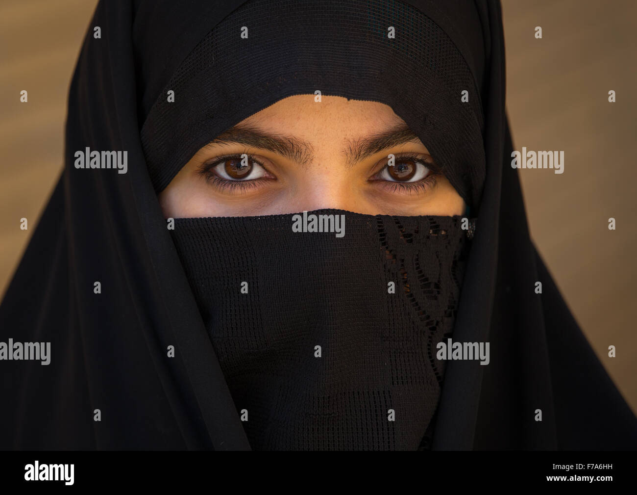 Muslim woman wearing niqab on hi-res stock photography and images - Alamy