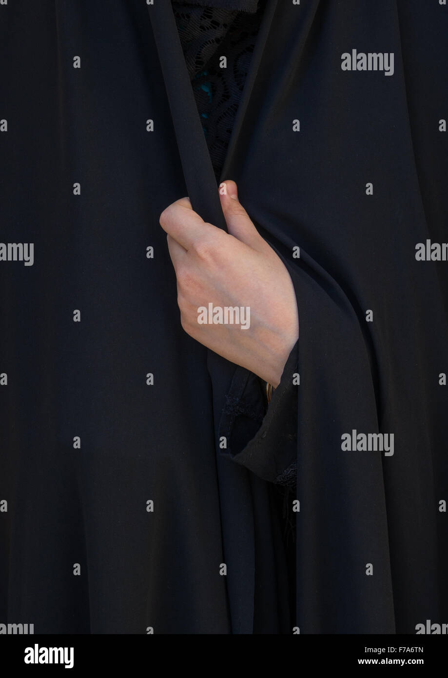 An Iranian Shiite Woman Hand During The Chehel Manbar Ceremony One Day ...
