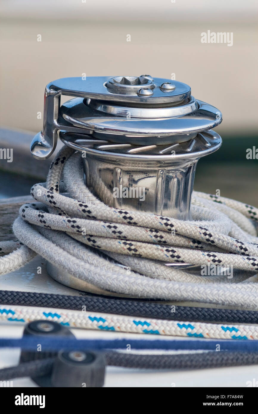 Capstan and rope hi-res stock photography and images - Alamy