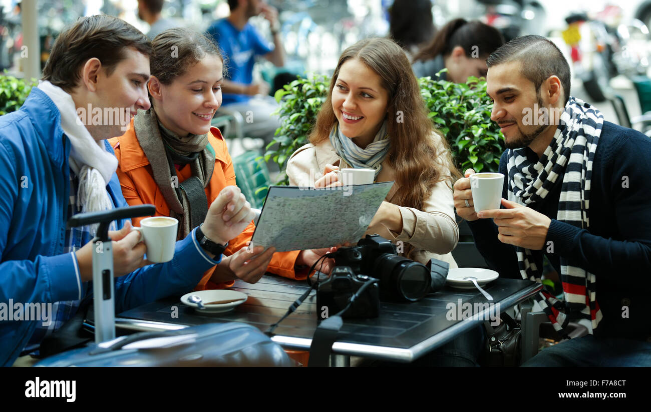 Tourists drinking coffee hi-res stock photography and images - Alamy