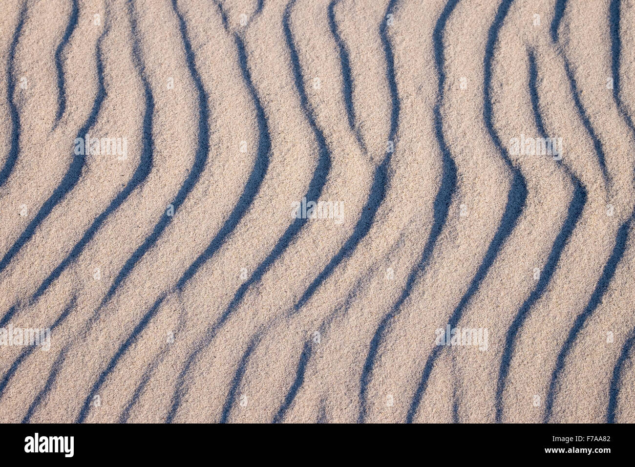 Wavy sand texture hi-res stock photography and images - Alamy