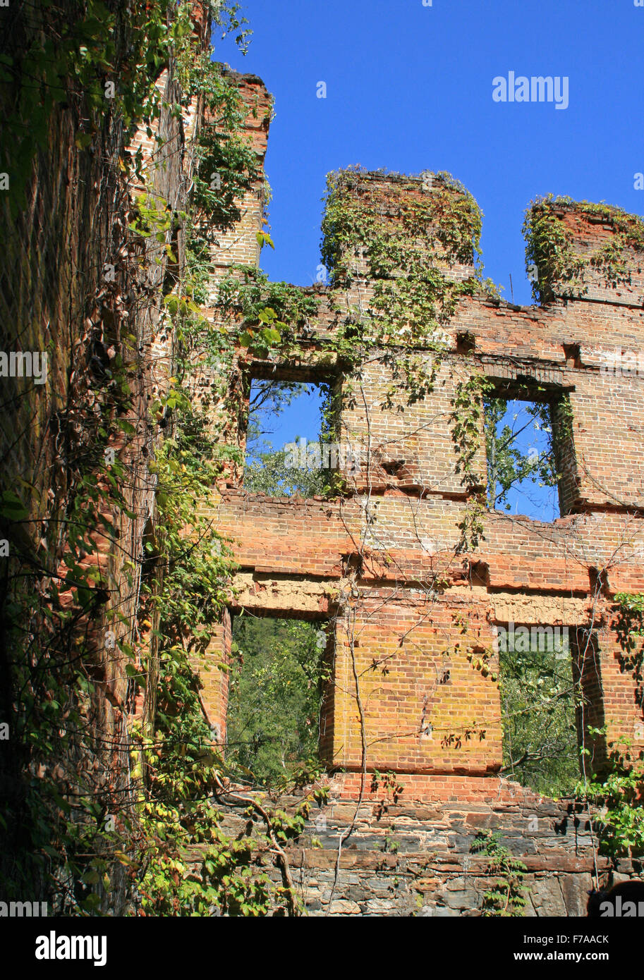 New manchester mill ruins hi-res stock photography and images - Alamy