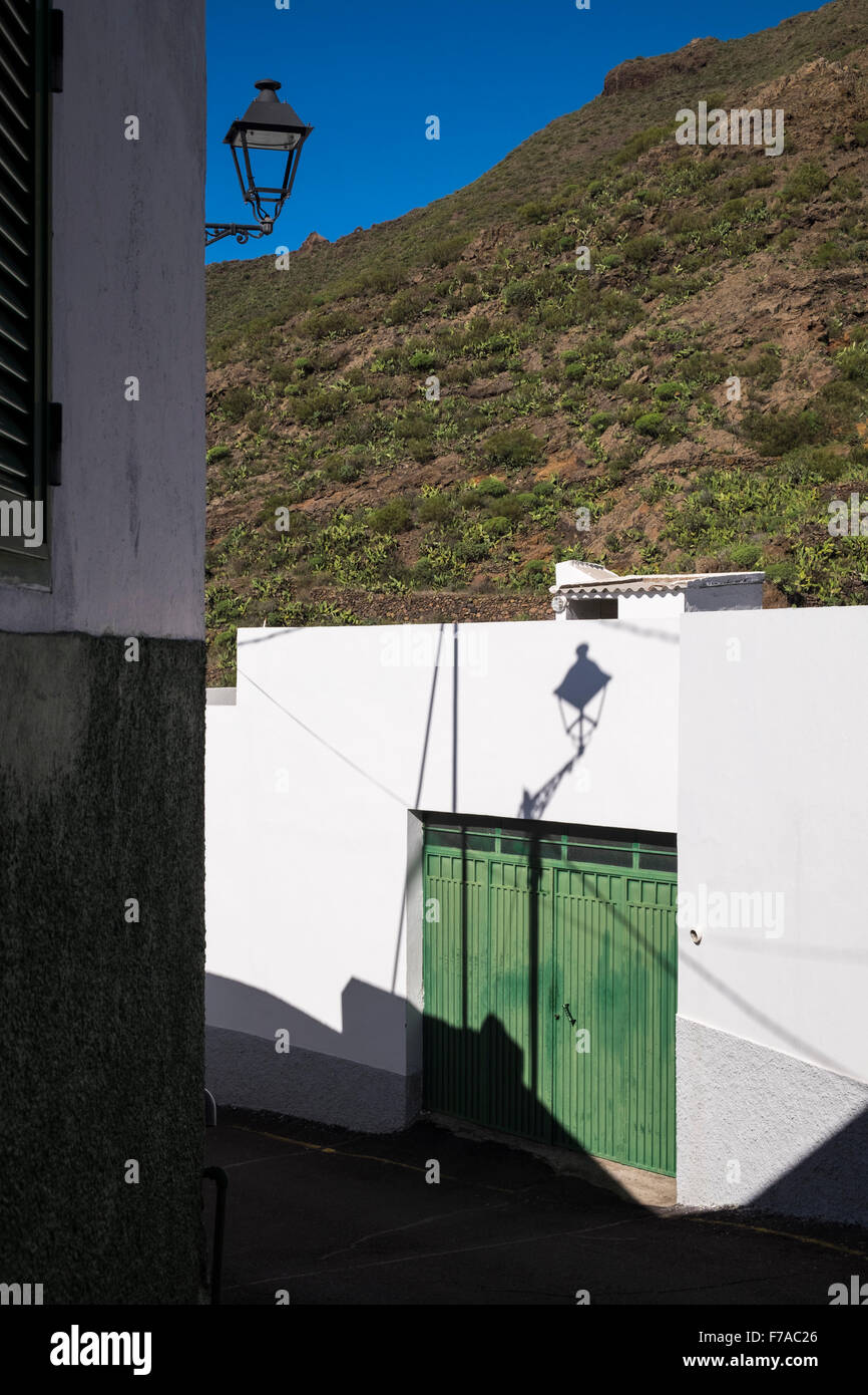 Backstreet garage hi-res stock photography and images - Alamy