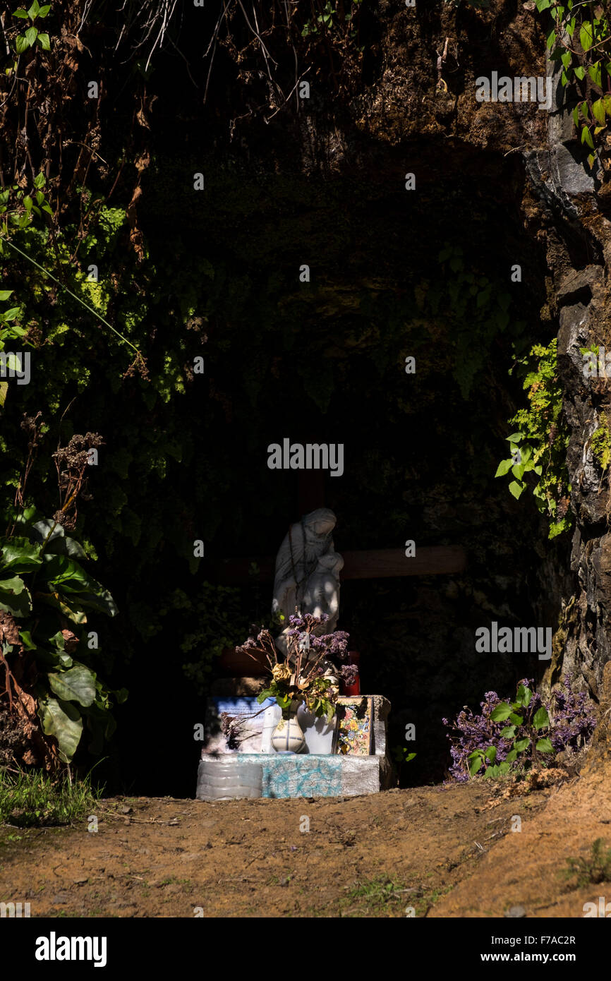 Religious shrines hi-res stock photography and images - Alamy
