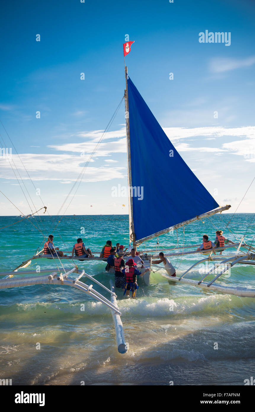 Philippine traditional boat hi-res stock photography and images - Alamy