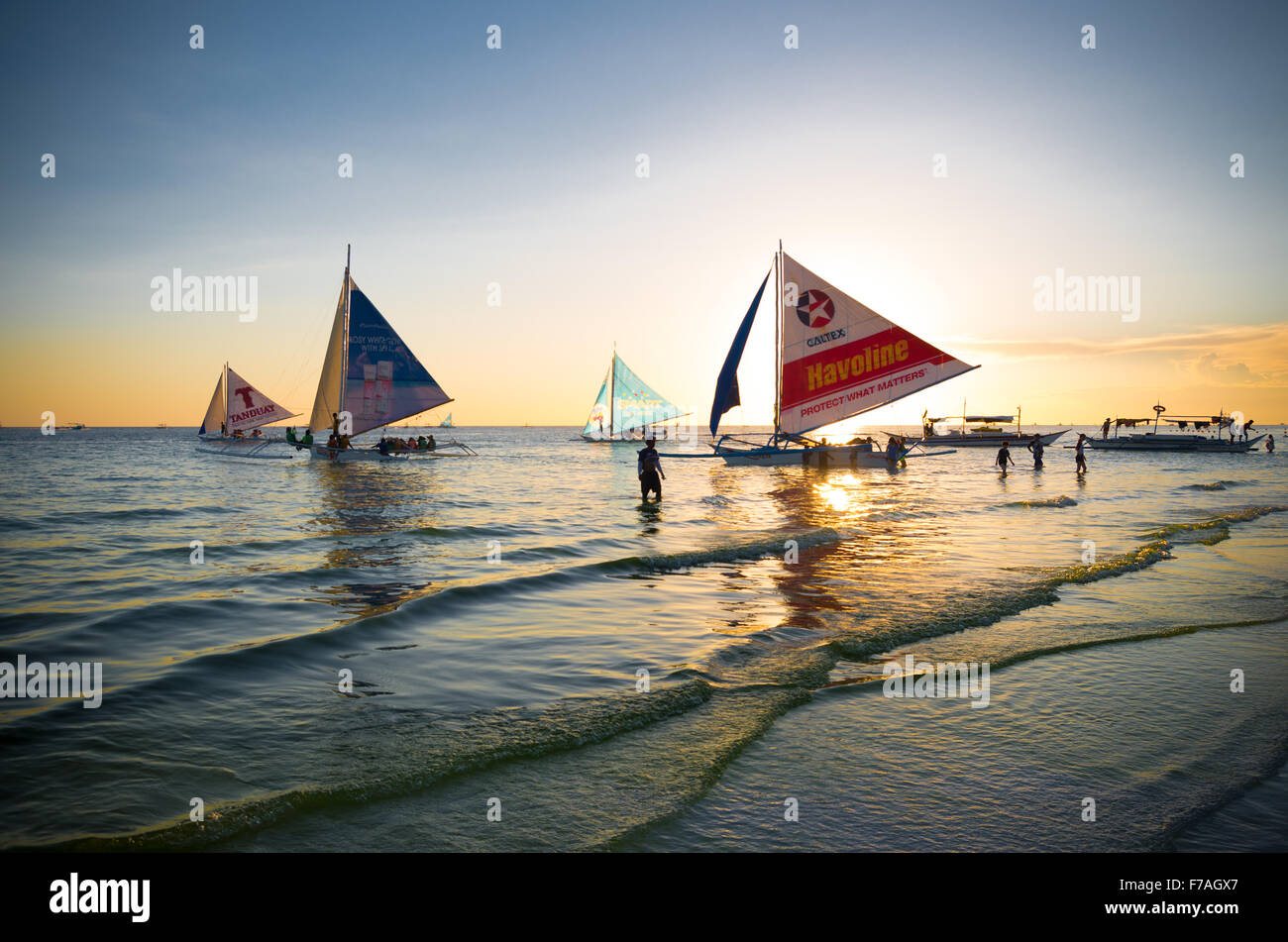 BORACAY, PHILIPPINES - MAY 17, 2015: Traditional philippine sailing ...