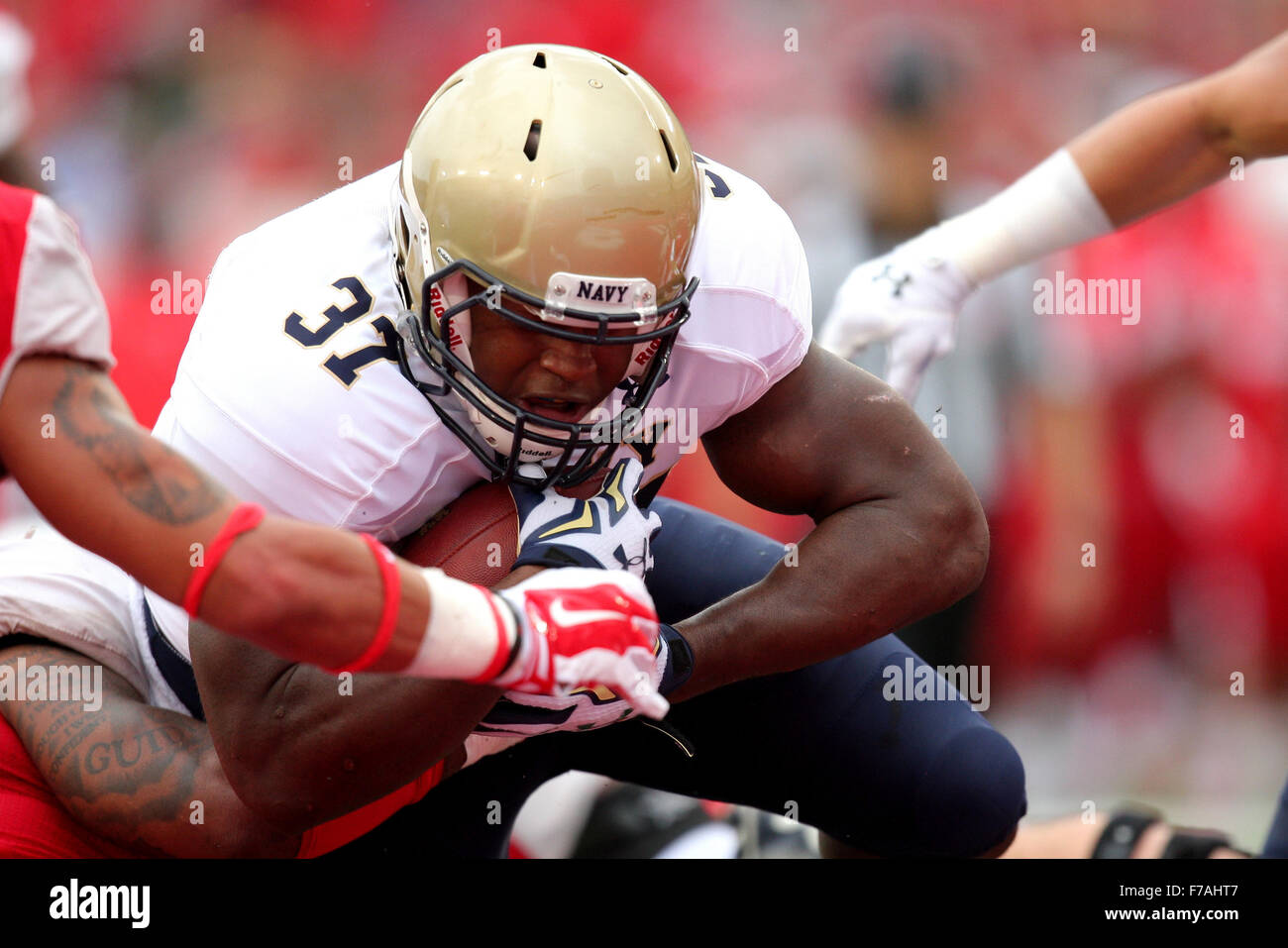 Houston, TX, USA. 27th Nov, 2015. Navy Midshipmen fullback Chris Swain ...