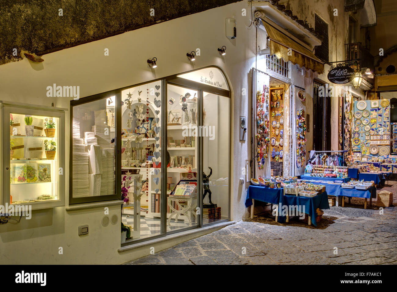 Amalfi market hi-res stock photography and images - Alamy