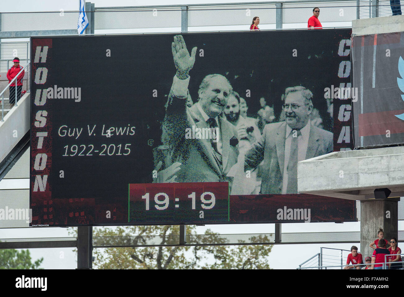 Houston, TX, USA. 27th Nov, 2015. Hall of Fame former Houston Cougars ...