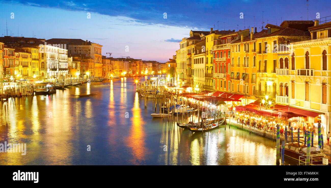 View tourists grand canal hi-res stock photography and images - Alamy