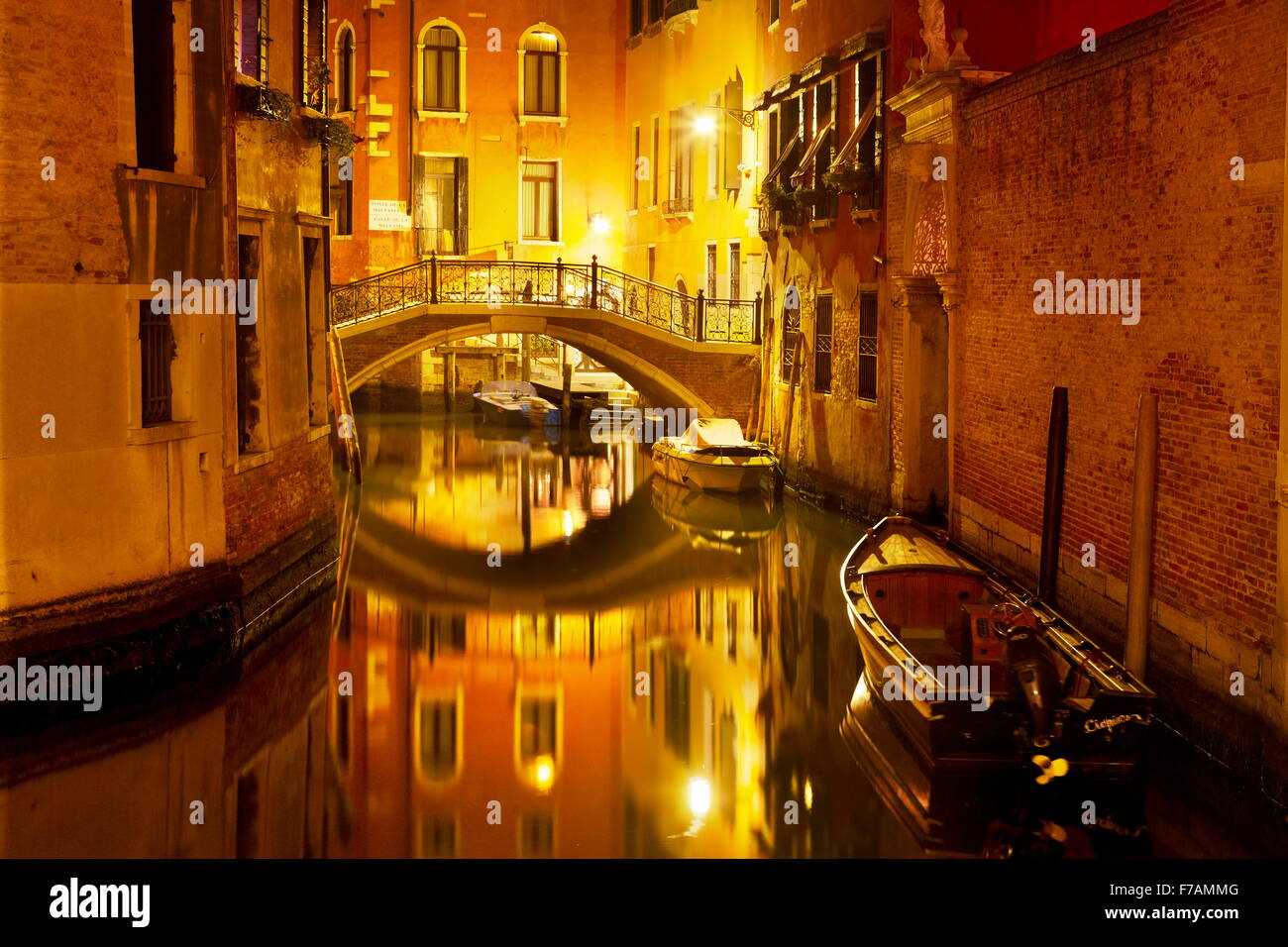 Water reflection boats canal venice hi-res stock photography and images - Alamy