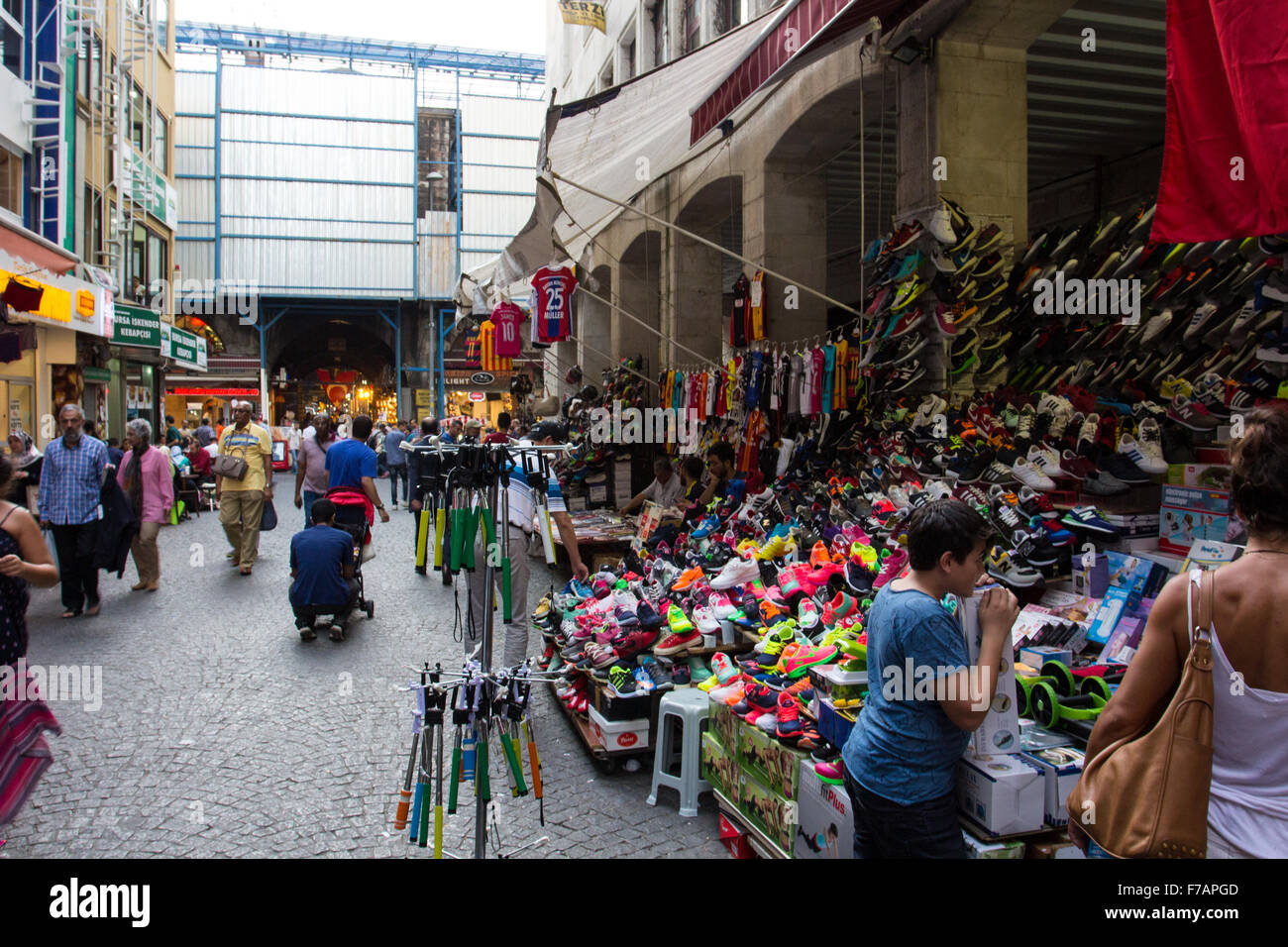 Istanbul market hi-res stock photography and images - Alamy
