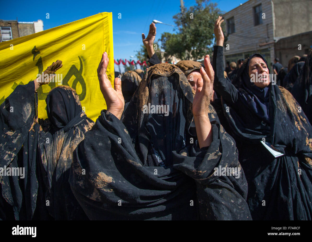 Iranian Shiite Muslim Women Covered In Mud, Chanting And Self ...