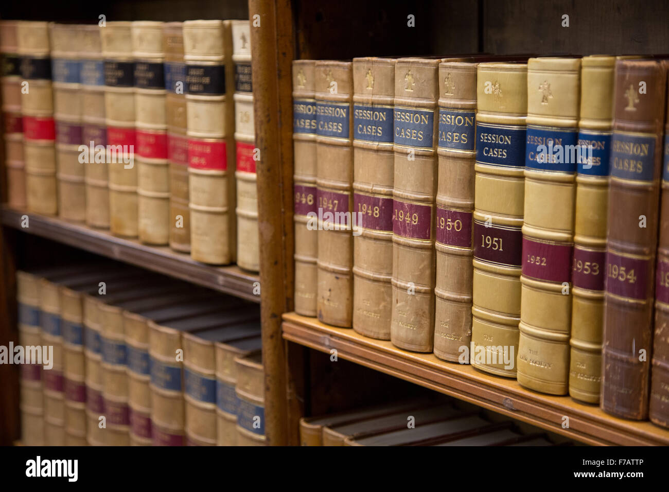 Law books shelf hi-res stock photography and images - Alamy