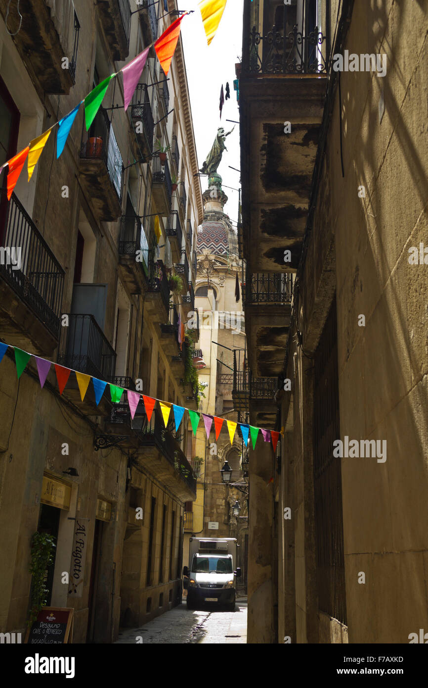 Small alleyway in Barcelona Stock Photo - Alamy