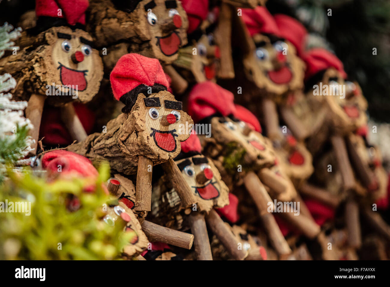 Barcelona christmas market cathedral hi-res stock photography and ...