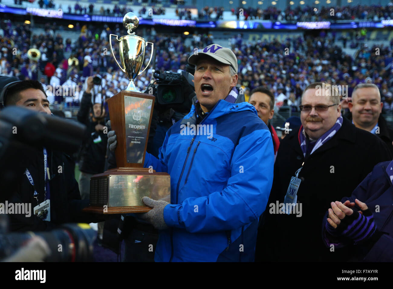November 27, 2015: Washington State governor Jay Inslee holds the Apple ...