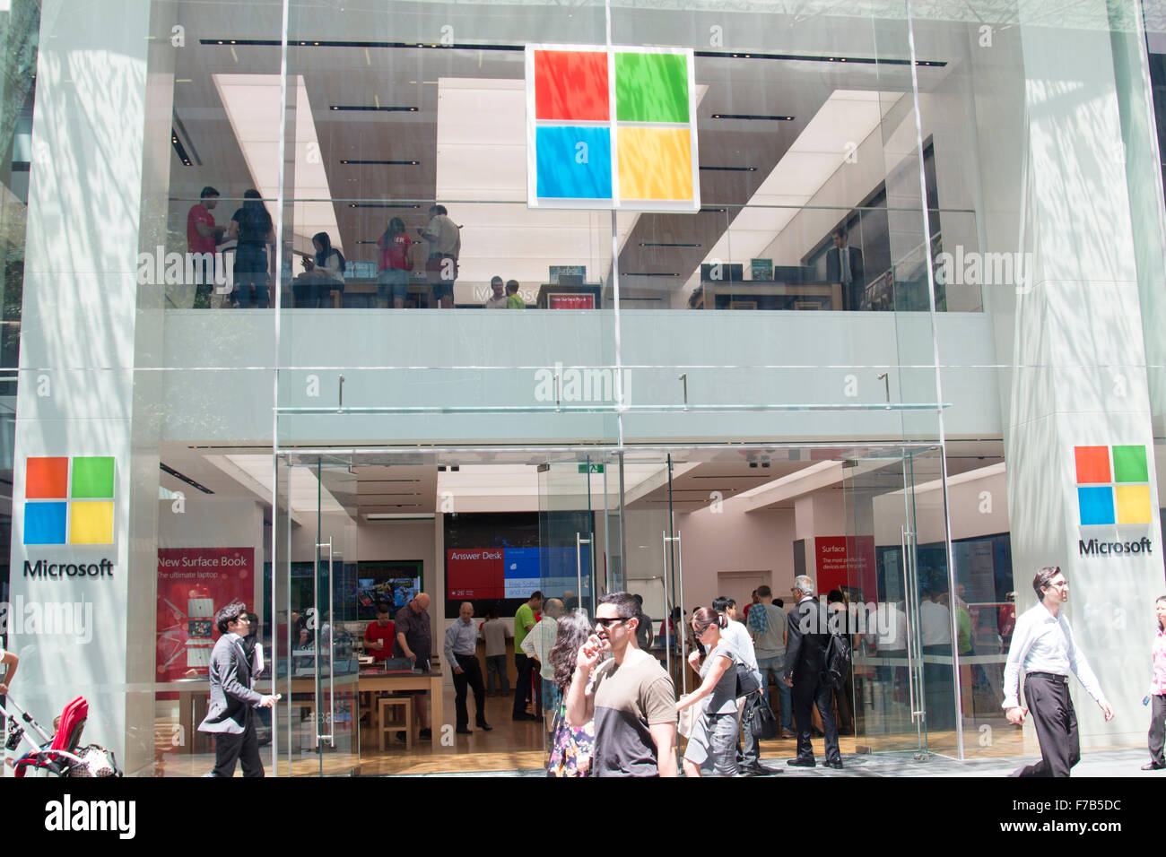 Microsoft flagship store in hi-res stock photography and images - Alamy