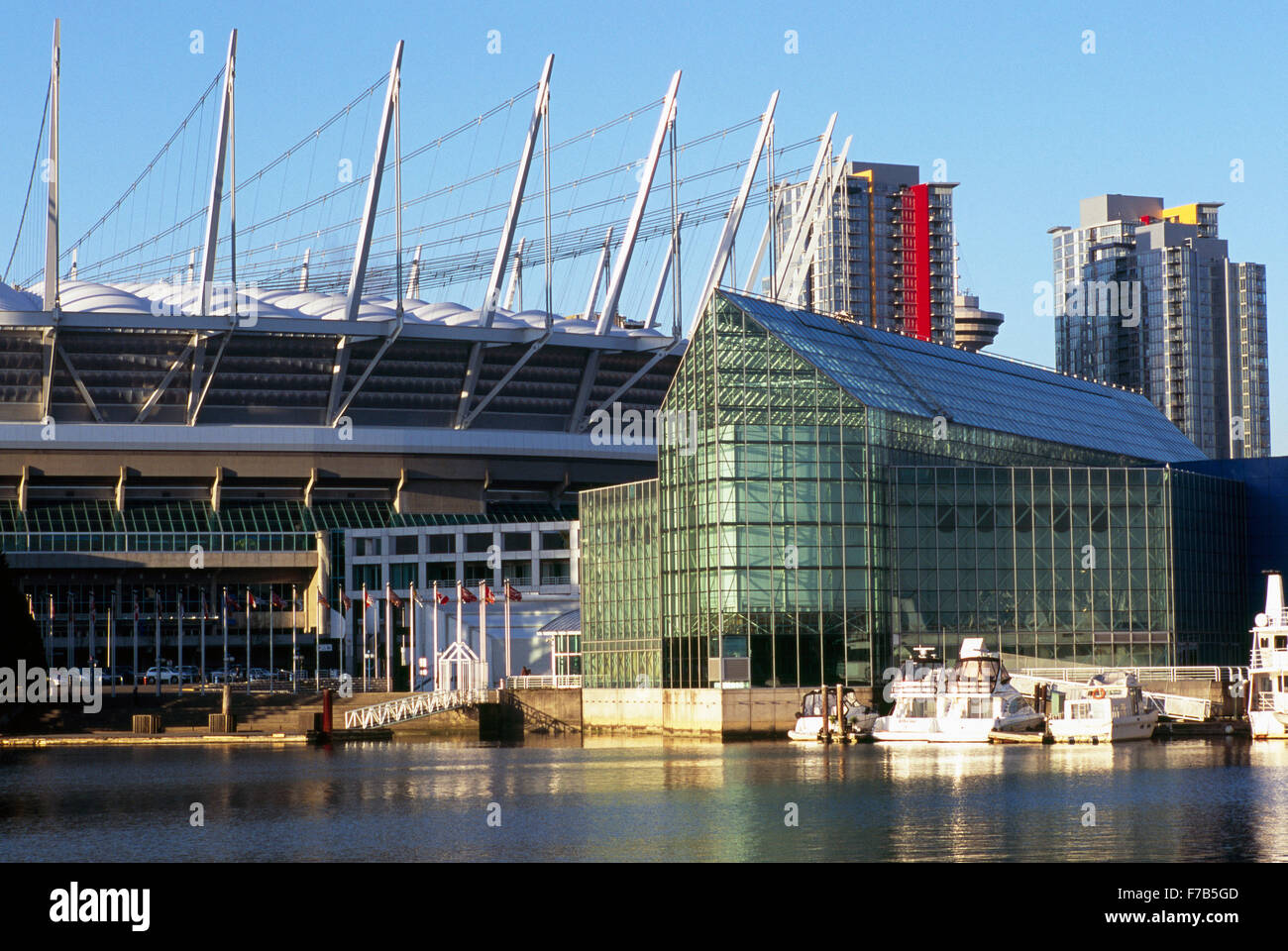 Retractable roof stadiums hi-res stock photography and images - Alamy