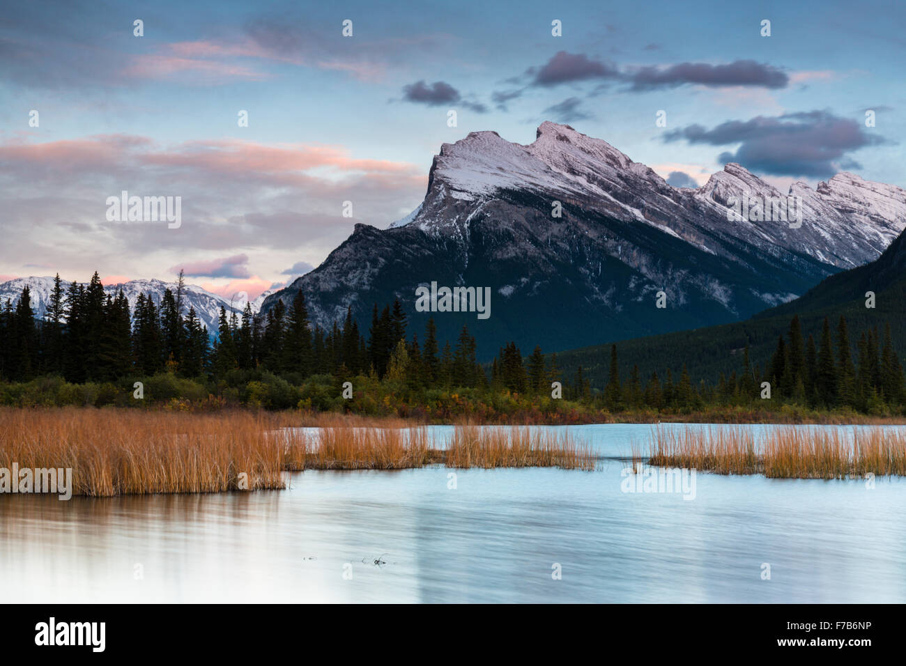Vermillion Lakes with Mount Rundle, Banff Nationalpark, Alberta, Canada ...