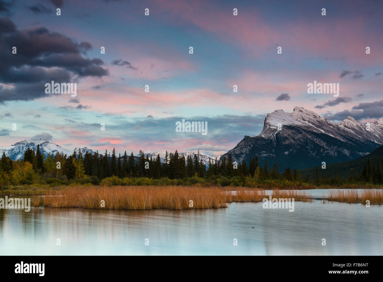 Vermillion Lakes with Mount Rundle, Banff Nationalpark, Alberta, Canada ...