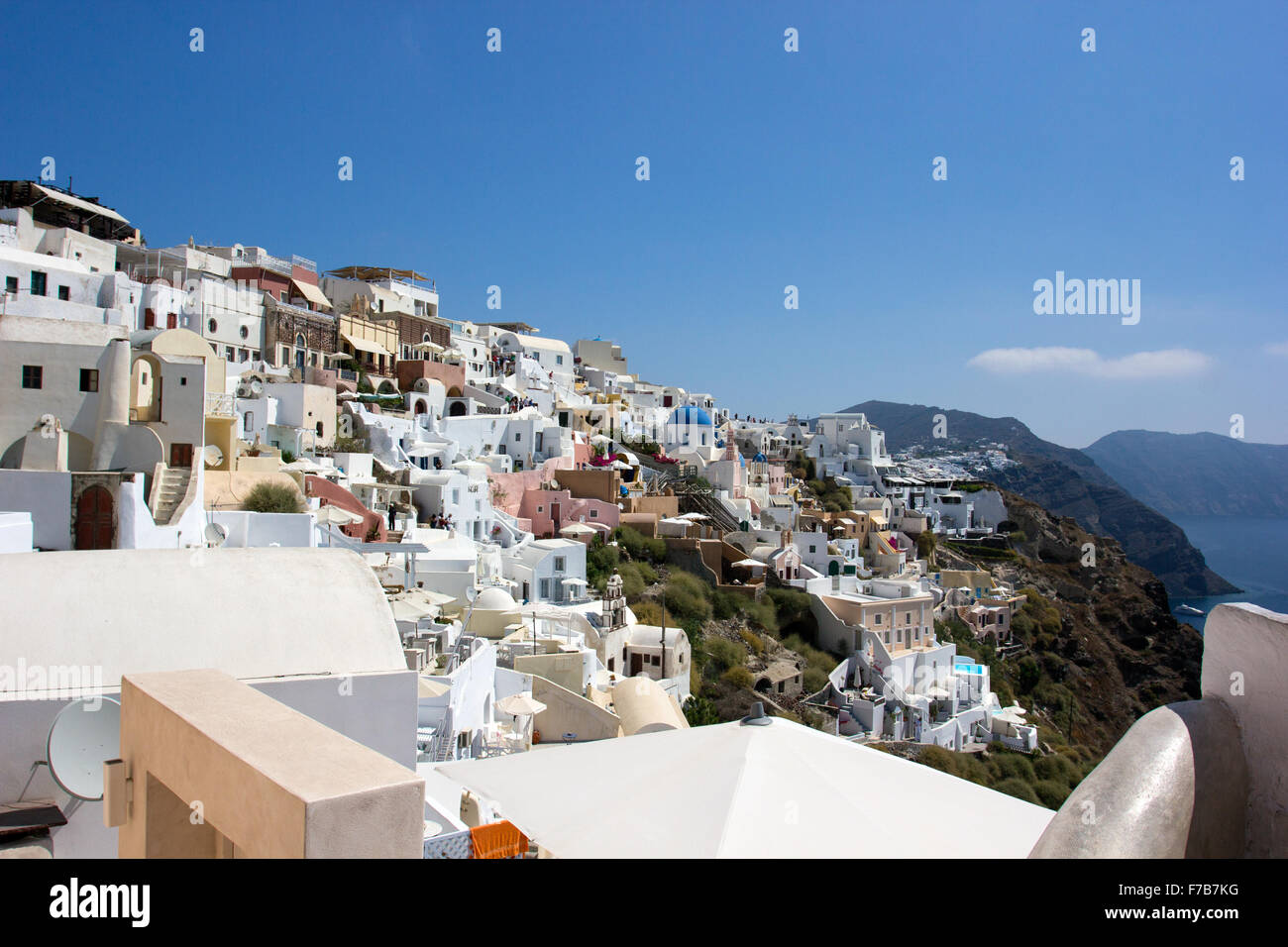 Greece white buildings hi-res stock photography and images - Alamy