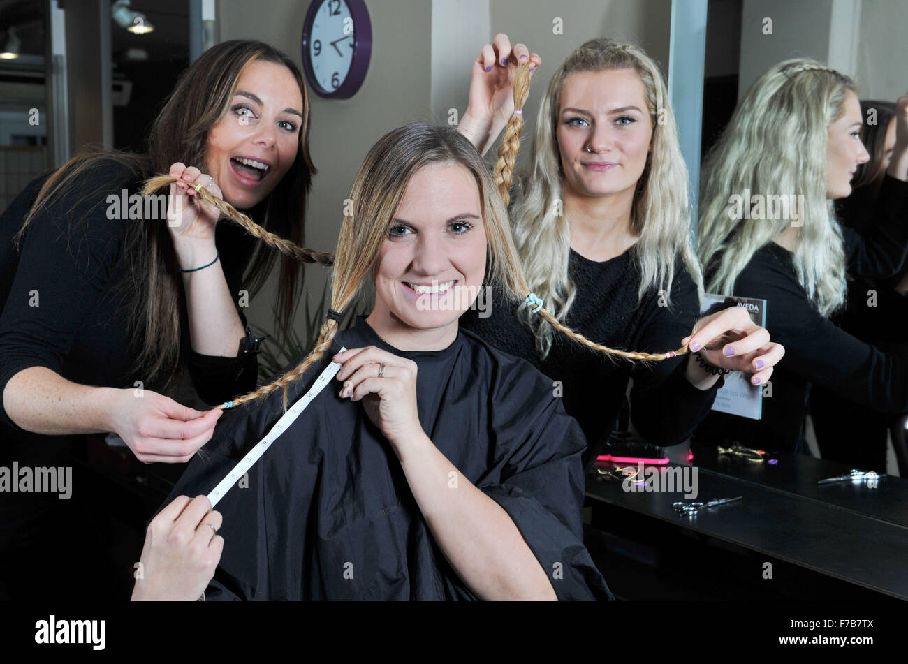 Women having haircut in hair salon hi-res stock photography and images ...