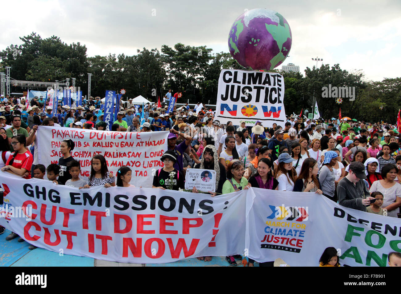 Philippines. 28th Nov, 2015. Thousands of students, farmers, activist ...