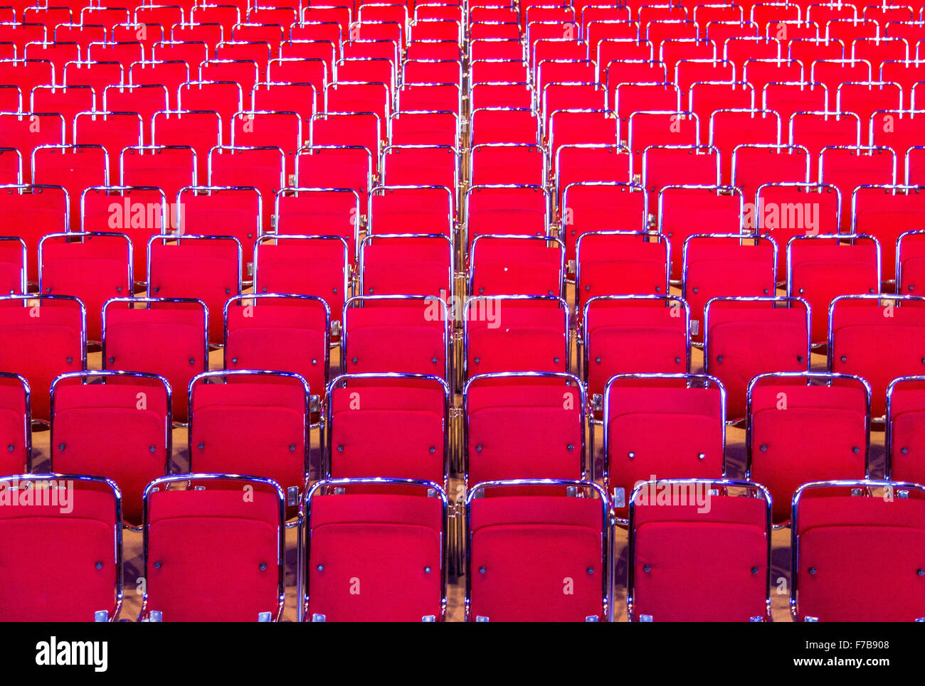 Auditorium with rows of seats hi-res stock photography and images - Alamy