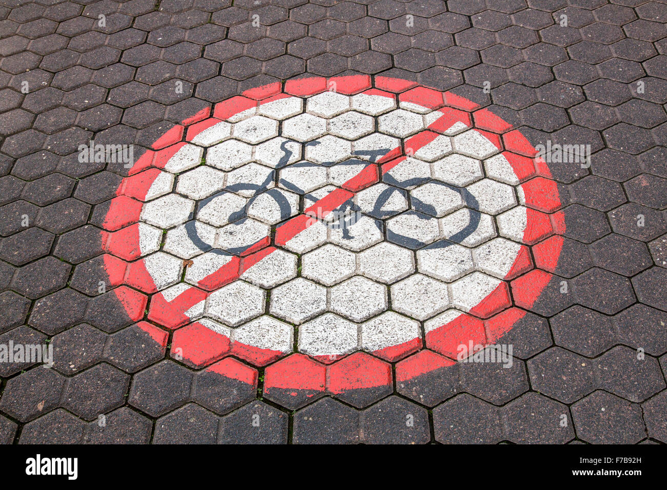 Prohibition sign on a pavement, no bikes here Stock Photo - Alamy