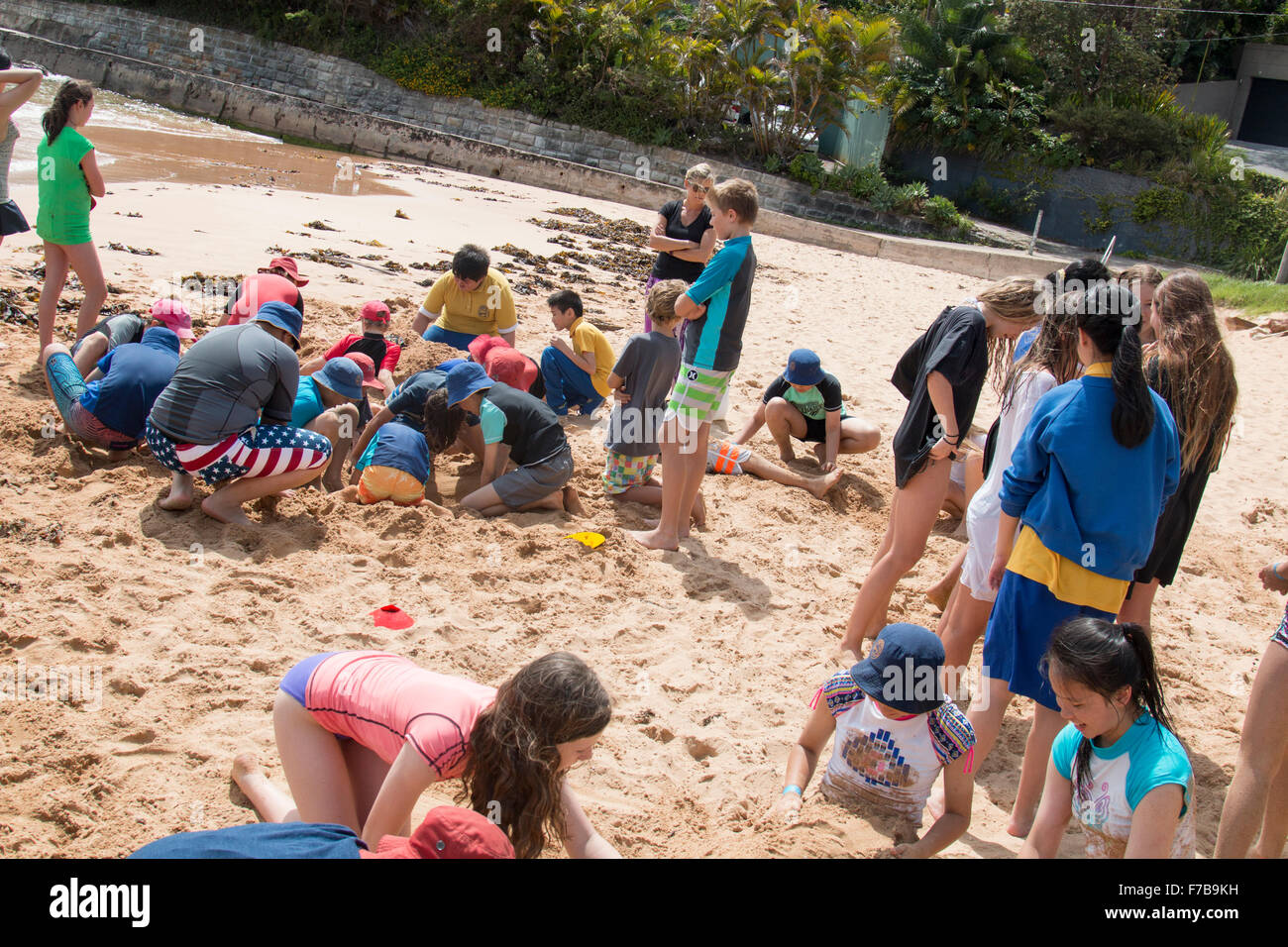 Australian school children playing on hi-res stock photography and ...