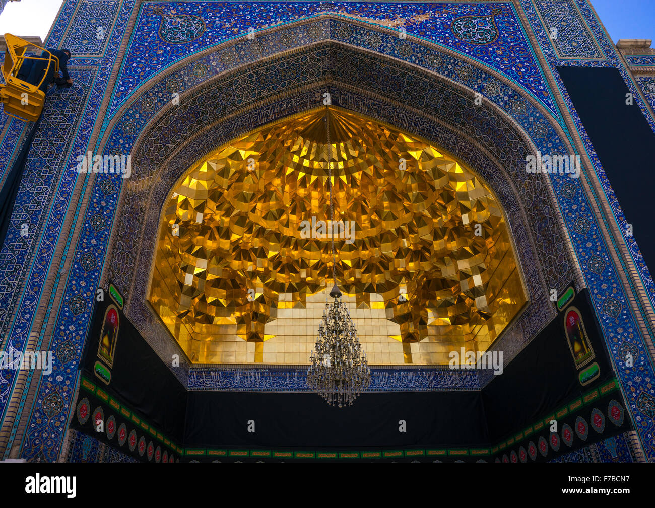 Fatima al masumeh shrine hi-res stock photography and images - Alamy