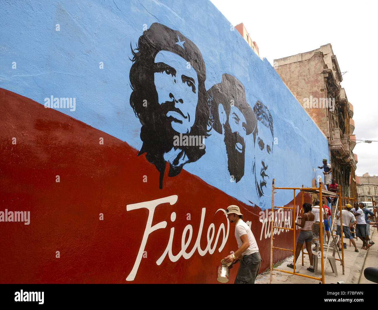 Havanna Vieja, old city, revolutionary banner, revolucion ...