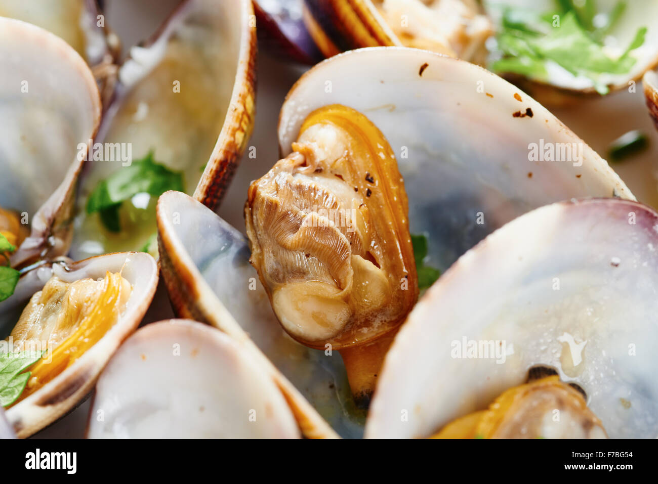 Linguini and clams hi-res stock photography and images - Alamy