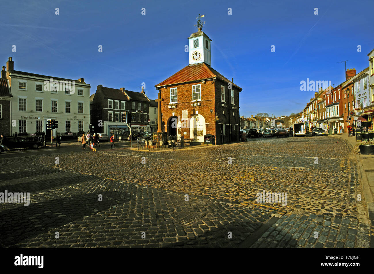 Yarm Town Hall and High Street Stock Photo - Alamy