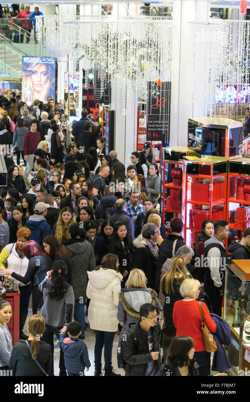 Crowds Shopping at Macy's Flagship Department Store in Herald Square on ...
