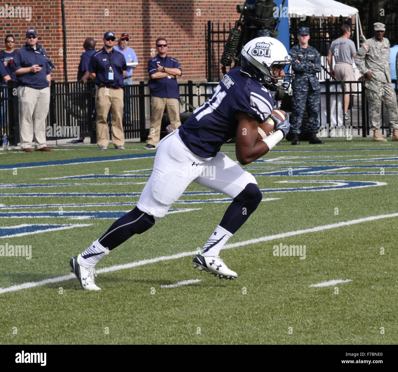 Norfolk, VA, USA. 28th Nov, 2015. Old Dominion Monarchs running back ...
