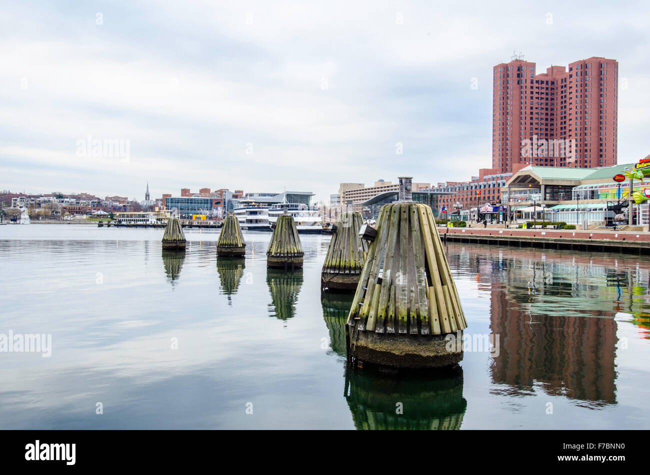 Empty dock hi-res stock photography and images - Alamy