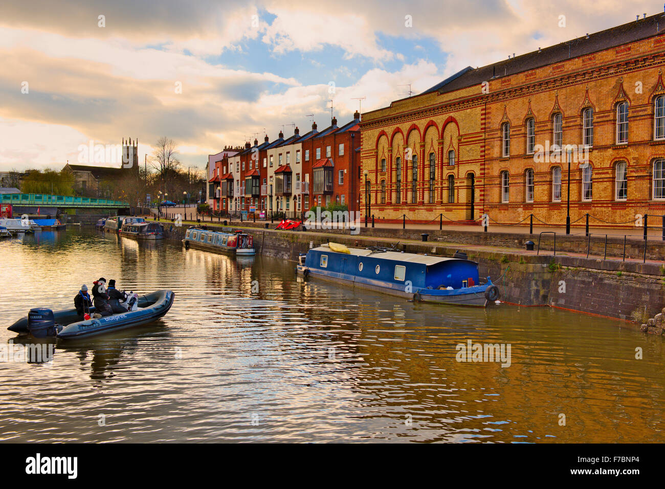Bristol Bathurst Basin with new apartments converted out of old ...