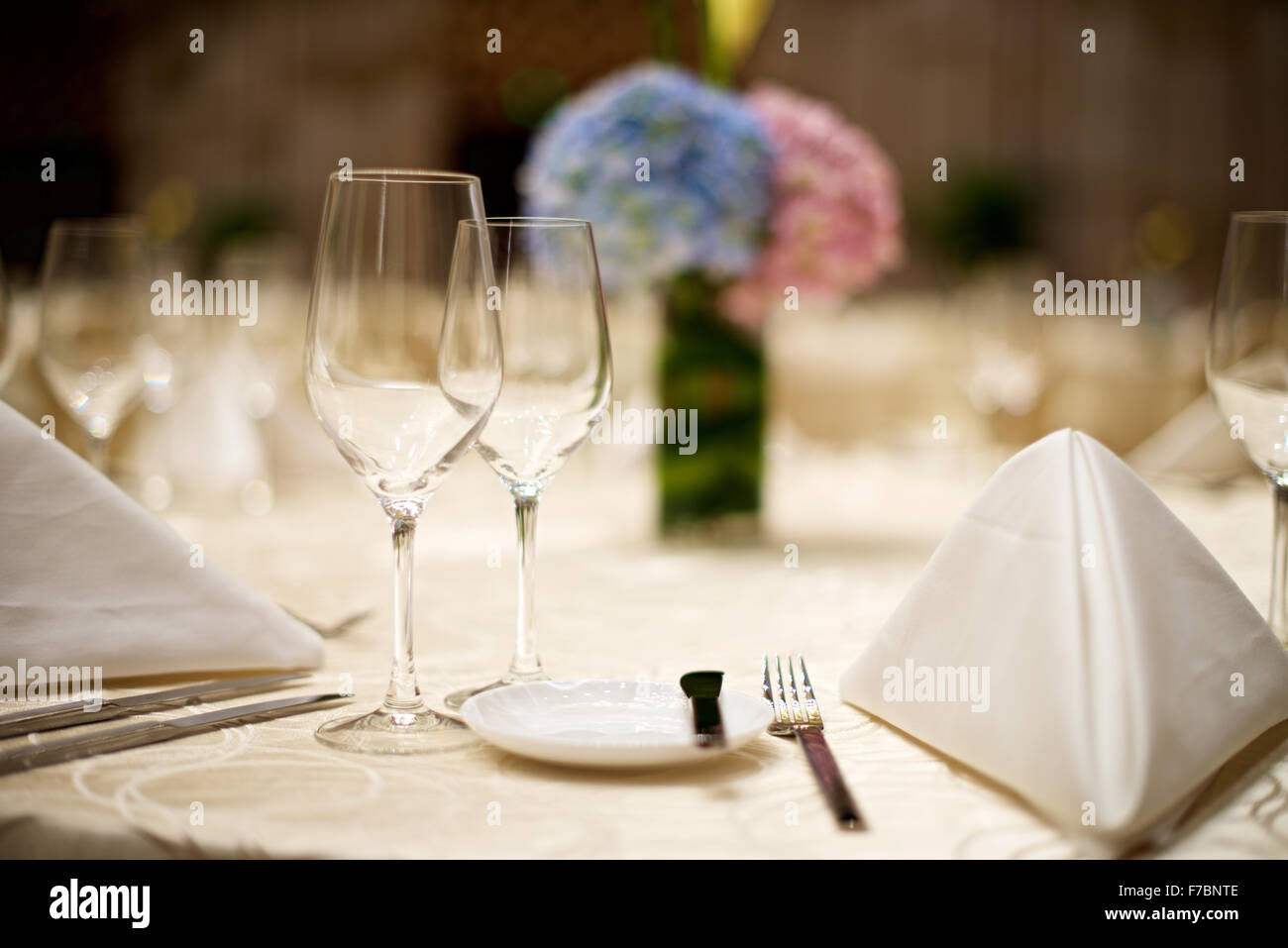 Wedding table set up with wine glasses Stock Photo - Alamy