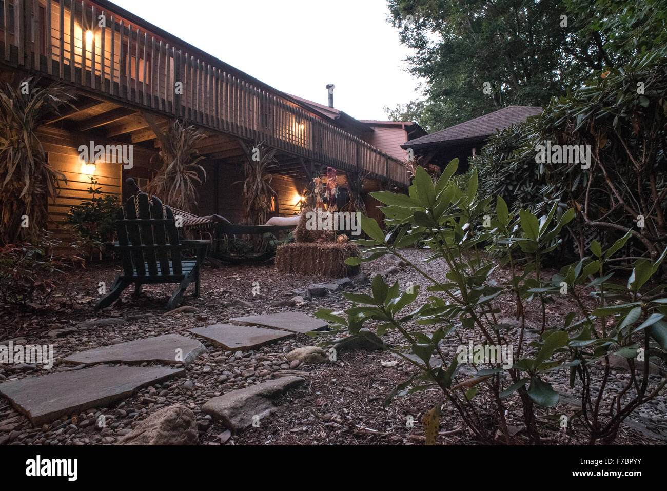 Courtyard of Motel At Dusk Stock Photo - Alamy