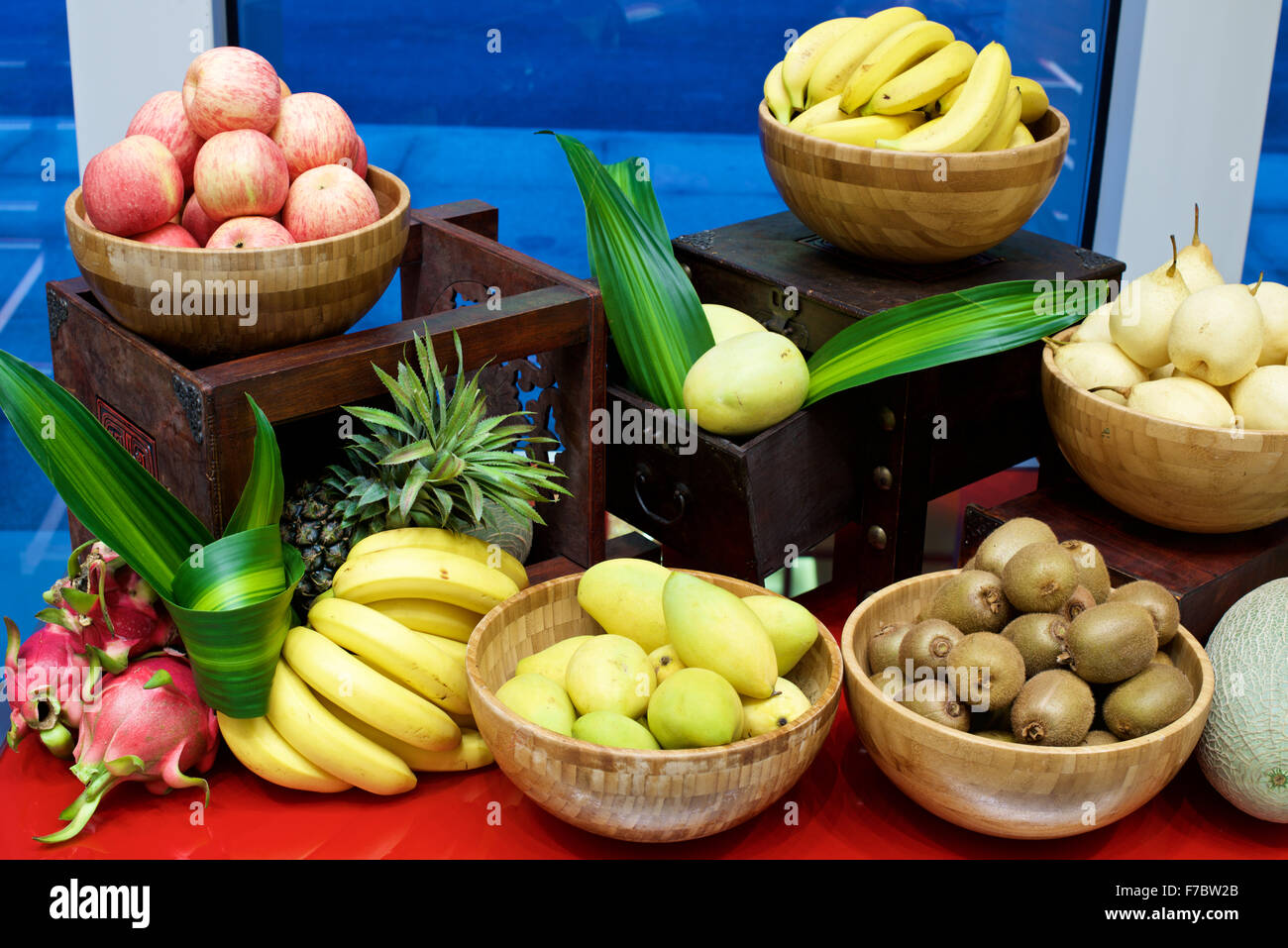 Fruits display hi-res stock photography and images - Alamy