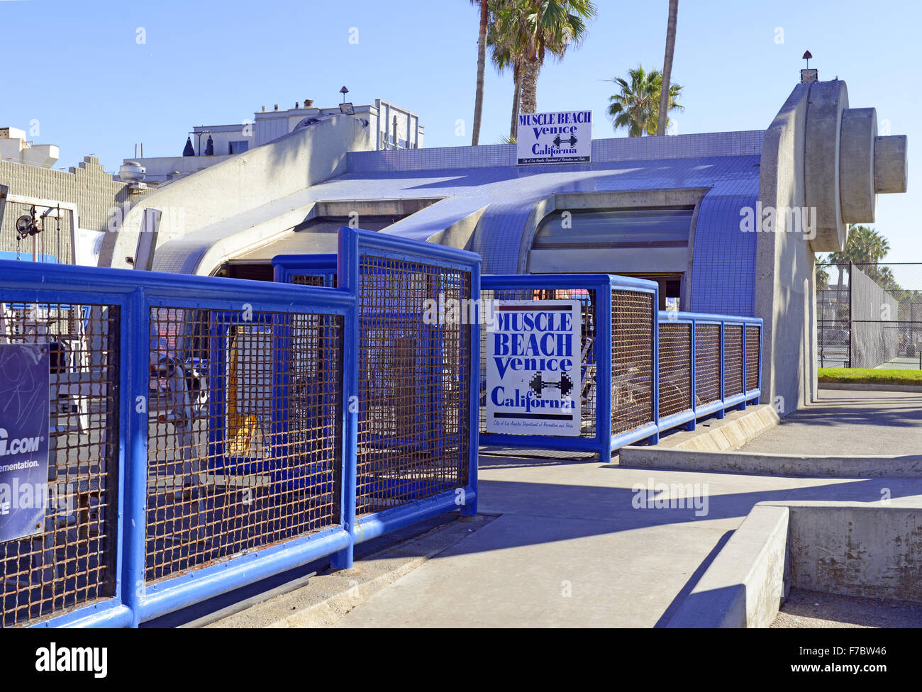 Bodybuilding muscle beach venice beach hi-res stock photography and ...