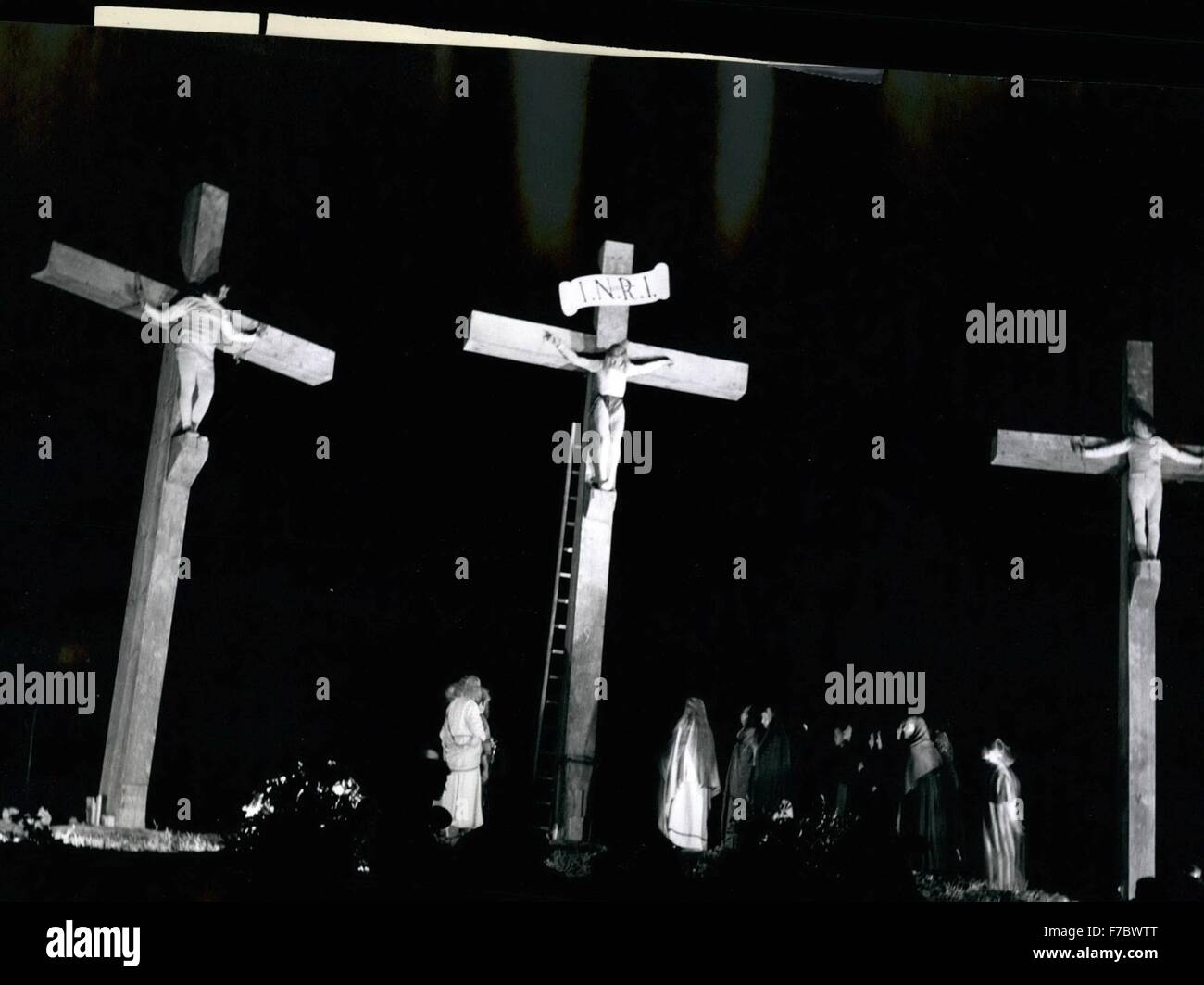 Soldiers christs crucifixion christ hi-res stock photography and images ...